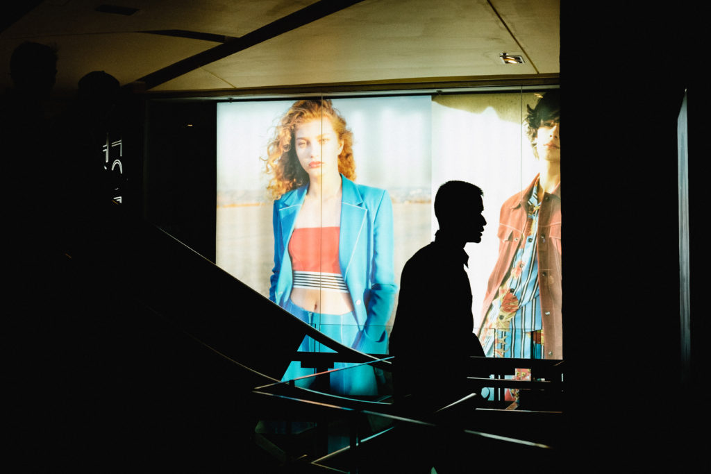 STREET PHOTOGRAPHY AT SHOPPING MALL - Nico Harold